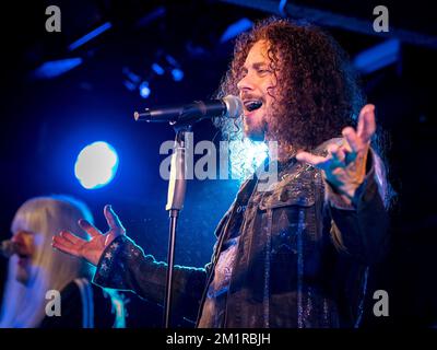 Paul Manzi on vocals Stock Photo - Alamy