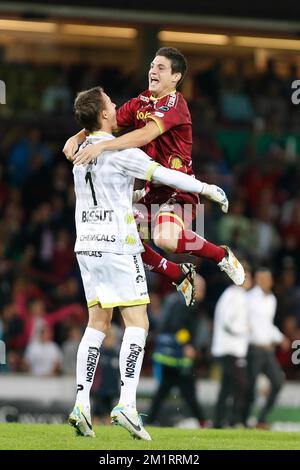 Essevee's goalkeeper Sammy Bossut and Essevee's Steve Colpaert ...