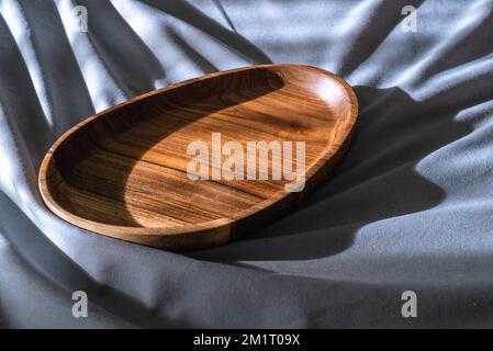 Handmade walnut round wooden pallet, wooden chopping board Empty pear ...