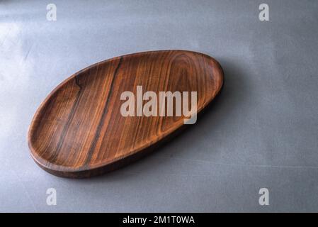 Handmade walnut round wooden pallet, wooden chopping board Empty pear ...
