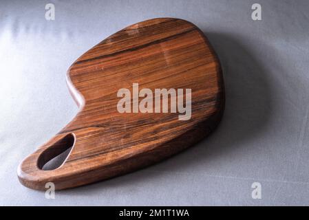Handmade walnut round wooden pallet, wooden chopping board Empty pear ...