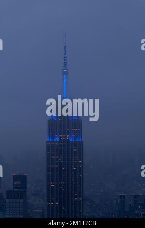 Empire State Building Lit for Nine-Eleven Memorial Stock Photo - Alamy