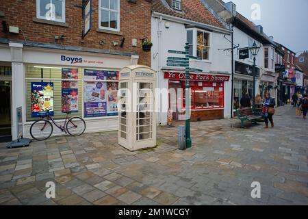 Beverley town centre shops prior to Christmas Stock Photo - Alamy
