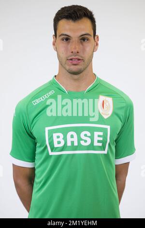 Standard's goalkeeper Lucas Pirard (C) pictured at a training session ...