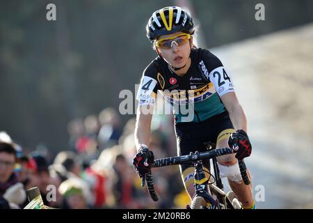 20160110 - LILLE, BELGIUM: Jolien Verschueren pictured in action during ...