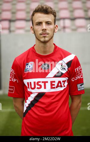 OHL's Simon Brake poses during the 2016-2017 season photo shoot of ...