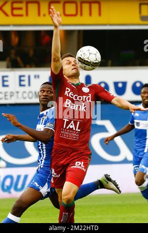Essevee's Timothy Derijck and Eupen's Mamadou Sylla fight for the ball ...