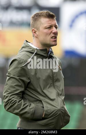 Lommel's head coach Tom Van Imschoot is pictured during a soccer game ...