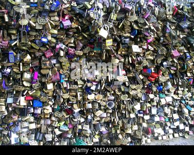 Padlock | Cadenas accrochés sur le pont neuf à Paris 08/11/2017 Stock ...