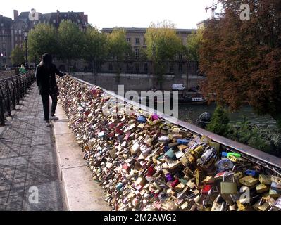 Padlock | Cadenas accrochés sur le pont neuf à Paris 08/11/2017 Stock ...