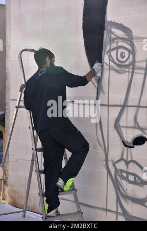 Graphist at work | Graffeur au travail 30/12/2017 Stock Photo - Alamy