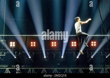 Duisburg, Germany. 13th Dec, 2022. An artist trains on the high wire at ...
