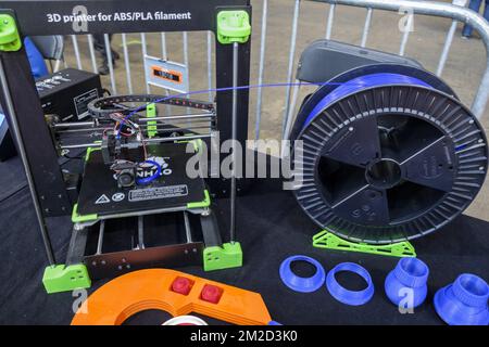 3D Printer to copy plastic items | Imprimante 3D pour copier des objets ...