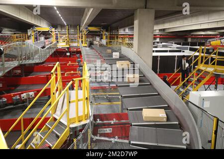 General view of the sorting system, during the opening of a new ...
