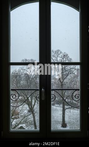 Snow fall trough the window | Chute de neig a travers la fenetre 02/03 ...