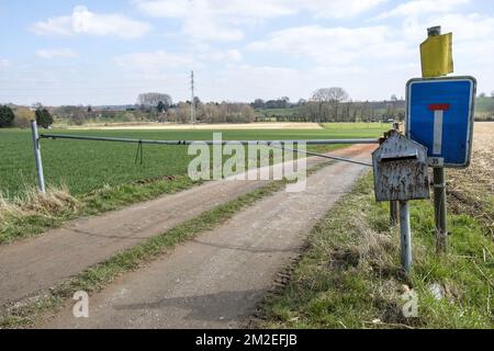 Signpost of dead end | Poteau et panneau de cul de sac 15/04/2018 Stock ...