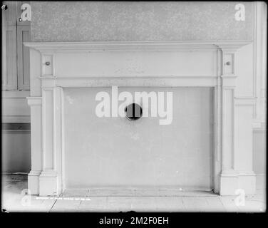 Danversport, 166 High Street, interior detail, front hall wallpaper ...