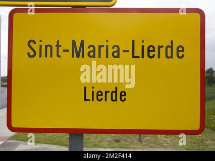 Illustration shows the name of the Lierde municipality on a road sign ...