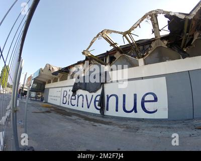 closure before transformations Carrefour Waterloo | Fermeture avant ...