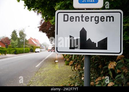 Illustration shows the name of the Dentergem municipality on a road ...