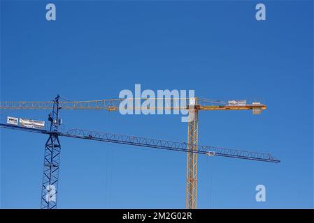Works crane | Grue chantier, 12/06/2018 Stock Photo - Alamy