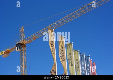 Works crane | Grue chantier, 12/06/2018 Stock Photo - Alamy