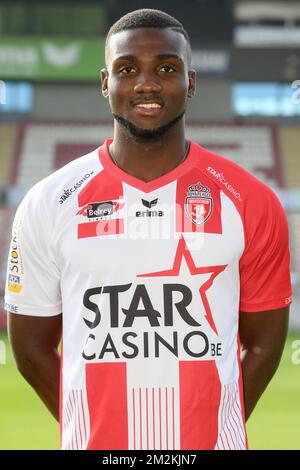 Mouscron's Frantzdy Pierrot poses for photographer, in marge of 2018 ...