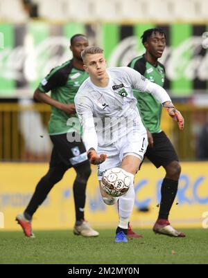 Cercle's goalkeeper Paul Nardi pictured in action during a soccer match ...
