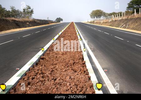 4 lane Expressway Road with divider Stock Photo - Alamy