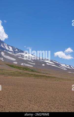 Volcano Planchón-Peteroa at Paso Vergara - crossing the border from ...