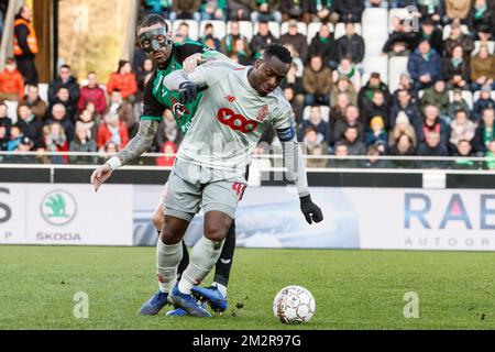 Cercle's Jeremy Taravel and Standard's Paul-Jose Mpoku M'Poku Ebunge ...