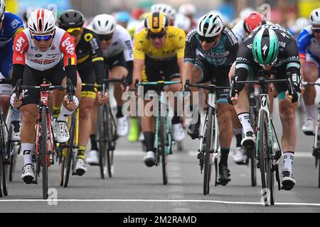 Caleb Ewan for Lotto Soudal and Sam Bennet for Bora Hansgrohe at the ...