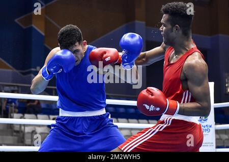 Azerbaidjan Loren Alfonso Dominguez (red) and Belgian boxer Ziad El ...