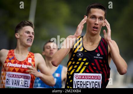 Rick Van Riel (C), Belgian Ruben Verheyden (2R) and Joshua Lay (R ...