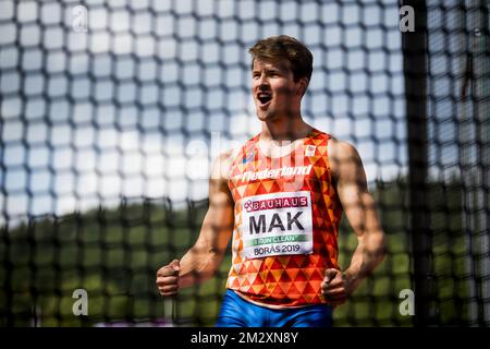 Leon Mak reacts during the discus throw of the men's decathlon ...