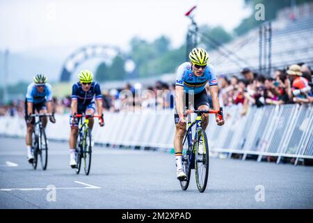 Team Katusha cross the finish line Stock Photo - Alamy