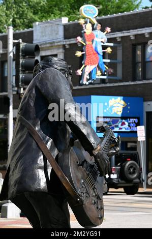 Chuck Berry Statue in St. Louis, Missouri Stock Photo - Alamy