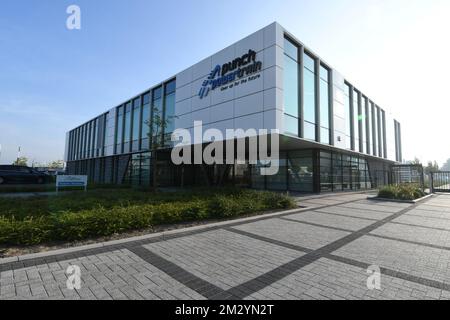 Illustration picture shows car parts production factory Punch ...