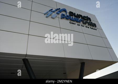 Illustration picture shows car parts production factory Punch ...