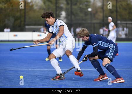 Gantoise's Emile Esquelin and Oree's Lee Cole fight for the ball during ...