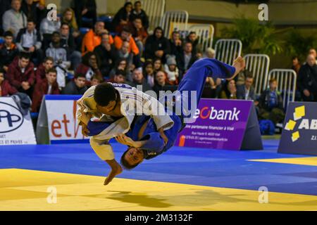BOUBA DAIKII, FRA (white) the winner of the final and Wyns Senne, BEL ...