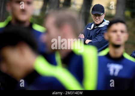 Lommel's head coach Peter Maes and Lommel's assistant coach Tom ...