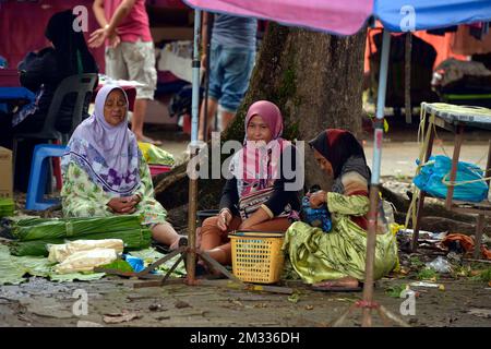 Indigenous Bajau women selling food at the Sunday market (tamu) in Kota ...