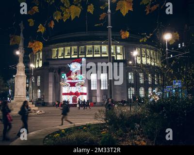 Manchester Central Library at Christmas decorated with Santa Claus ...