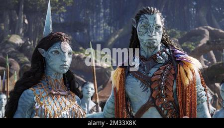 (L-R): Ronal (Kate Winslet), Tonowari (Cliff Curtis), and the Metkayina ...