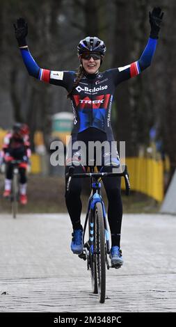 Dutch Lucinda Brand celebrates as she crosses the finish line carrying ...