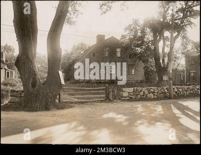 House built by William Harlow in 1677 of timber from the old fort ...