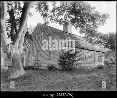 House built by William Harlow in 1677 of timber from the old fort ...