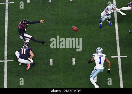 Houston Texans place kicker Ka'imi Fairbairn (15) kicks a field goal in ...