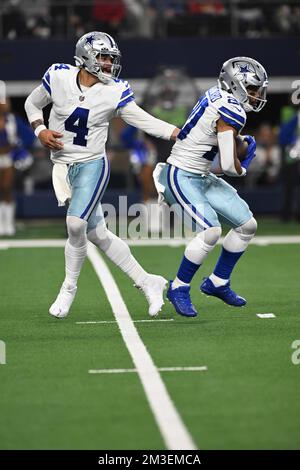 Running back (20) Tony Pollard of the Dallas Cowboys runs the ball ...